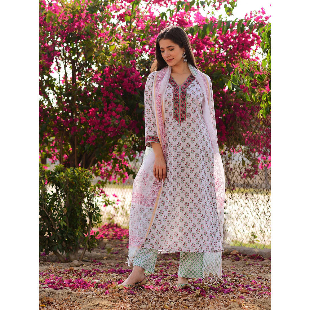 DIMPLE DESIGN STUDIO White floral Suit (Set of 3) – Nykaa Fashion