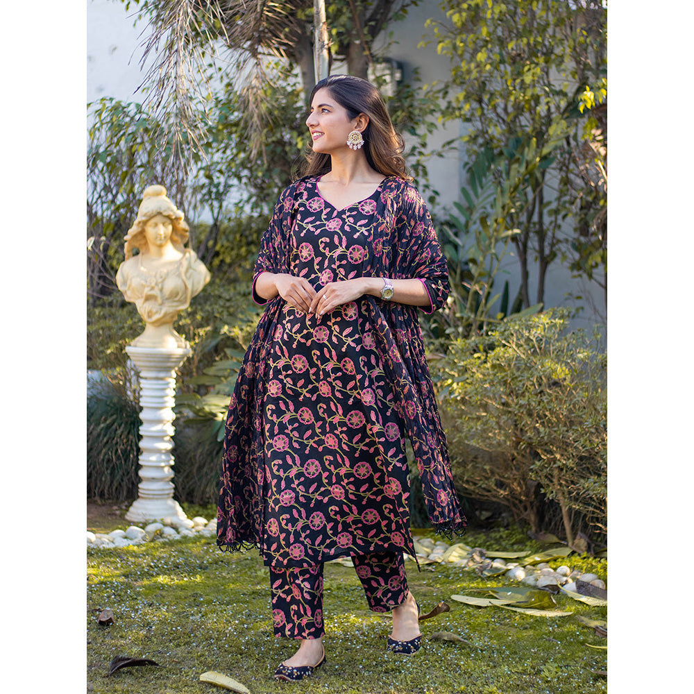 DIMPLE DESIGN STUDIO Black Pink Floral Suit (Set of 3) – Nykaa Fashion