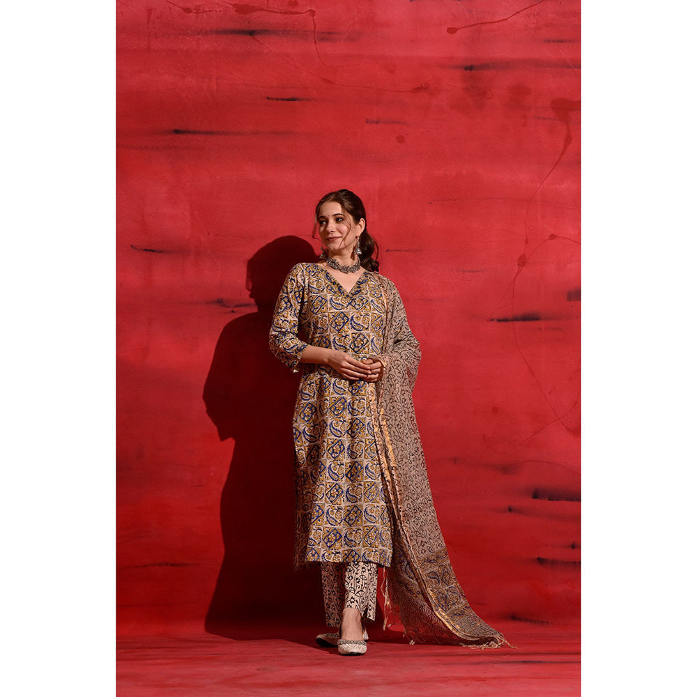 DIMPLE DESIGN STUDIO Beige Paisley Cotton Suit (Set of 3) – Nykaa Fashion