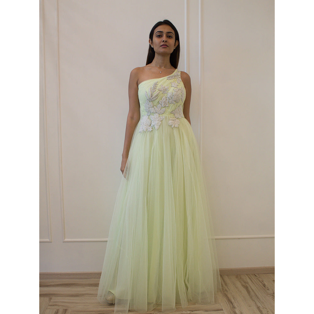 Malika Gupta Green Amy Gown – Nykaa Fashion
